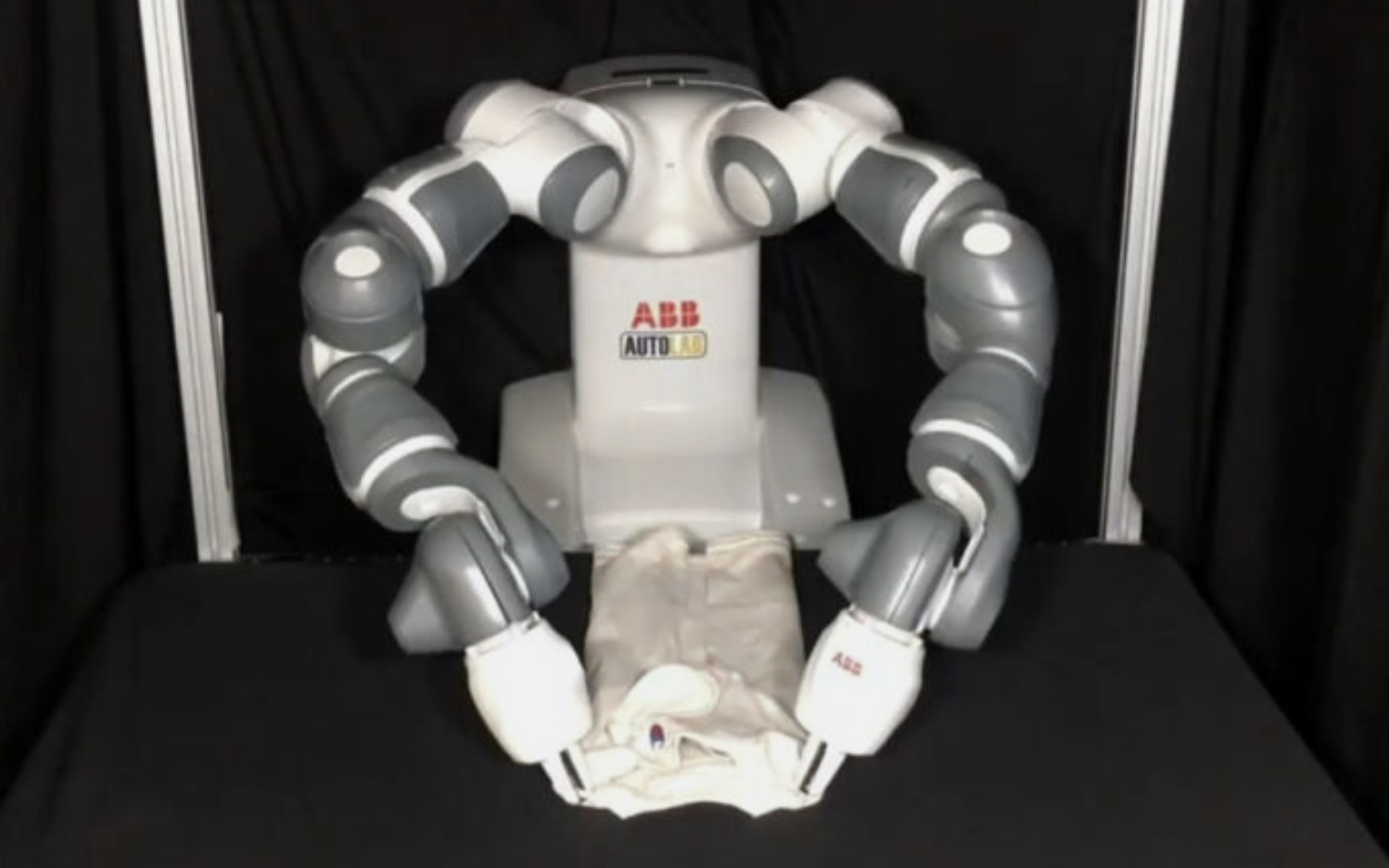There Is A Robot That Will Now Fold Your Laundry For You
